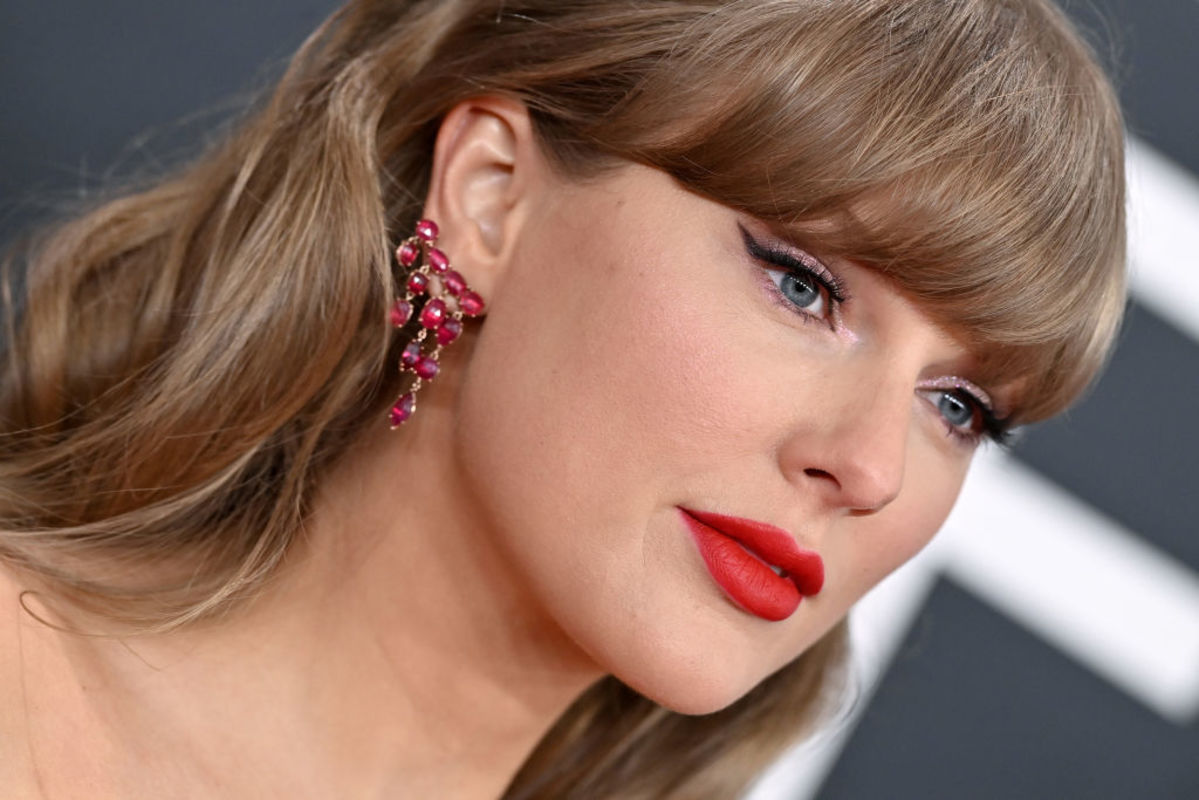 Taylor Swift Slammed for Criticizing Travis Kelce's Ex in 'Opalite ...