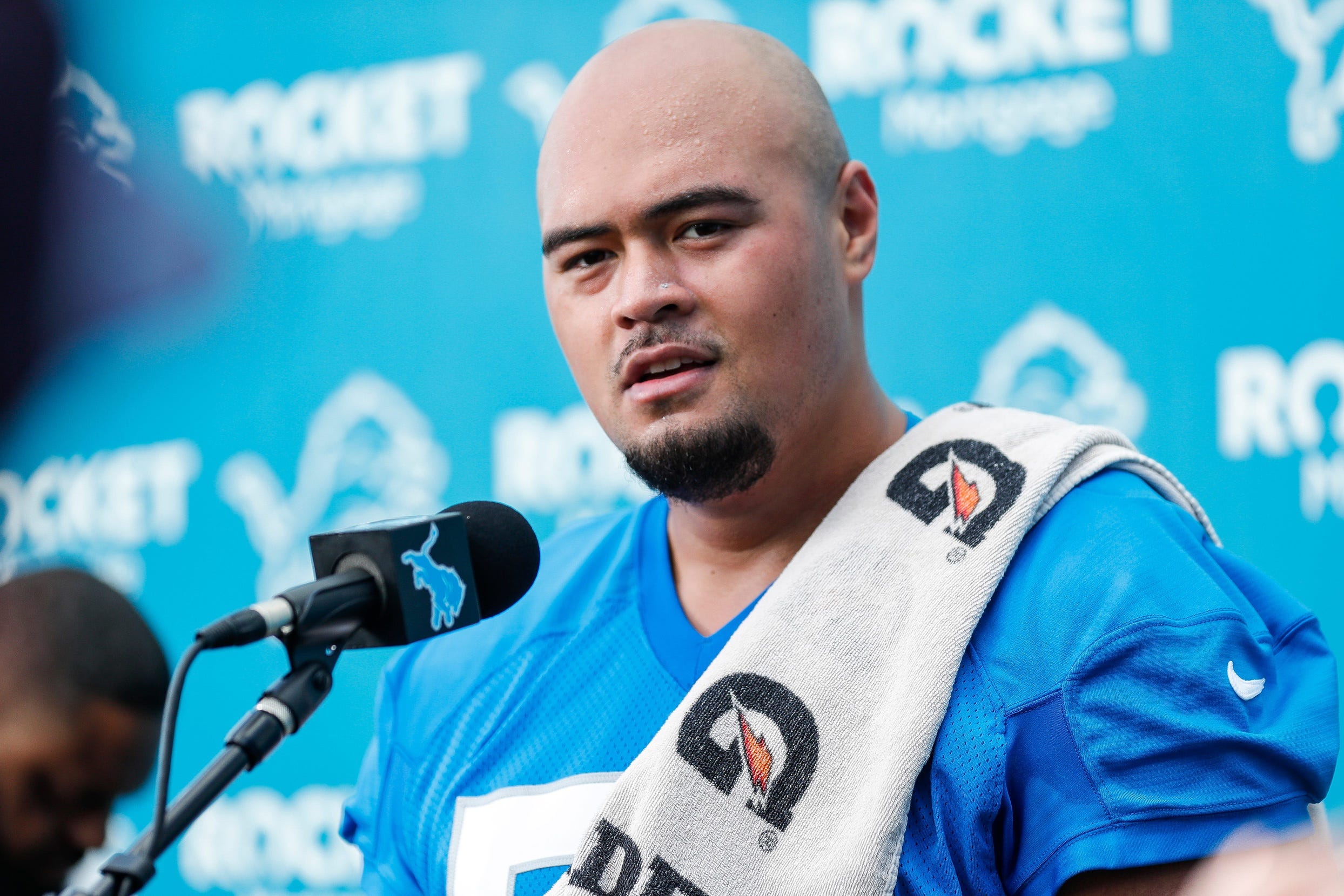 Giovanni Manu on first NFL start: "There's a standard in our room … and ...