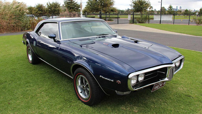 The first muscle cars with a factory big block