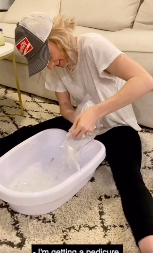 Fish Feet Spa Pedicure – Watch Fish Eat the Dead Skin Off My Feet at Home!
