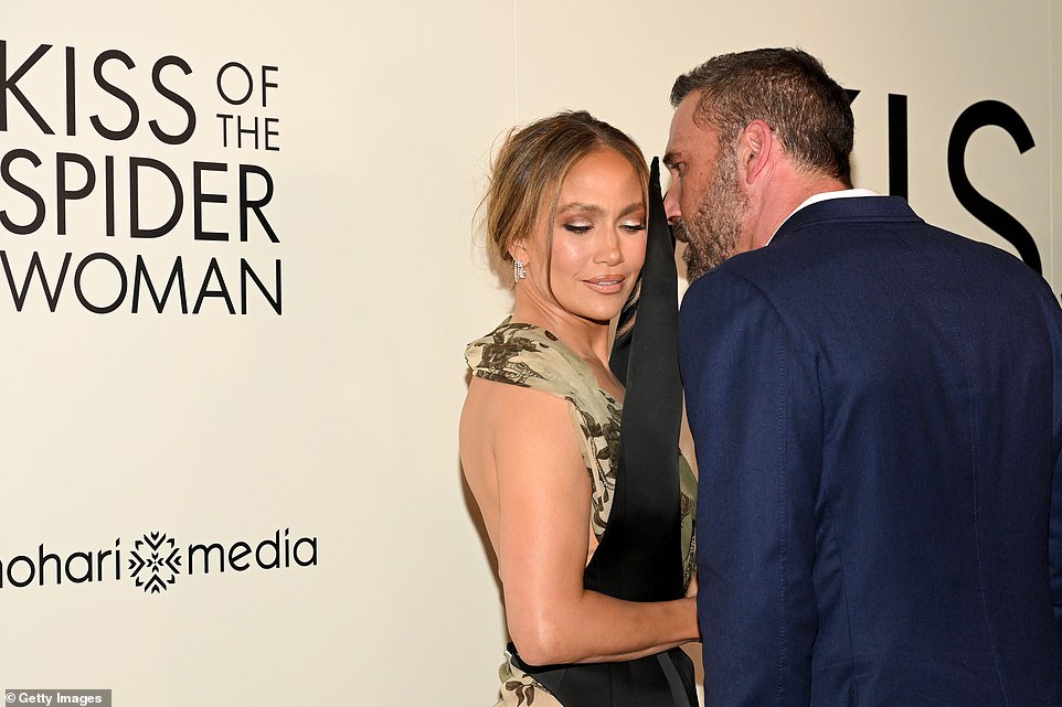 Jennifer Lopez and Ben Affleck get very cozy at premiere amid divorce