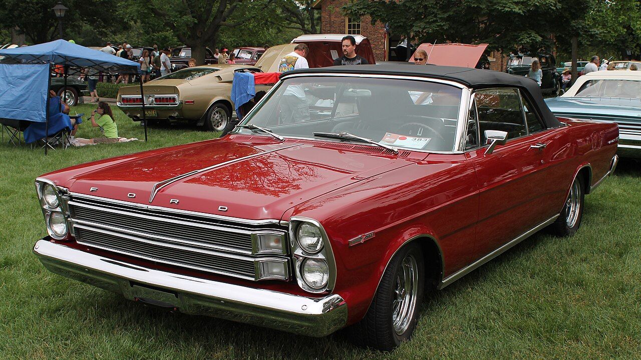 Which cars had the largest factory big block engine
