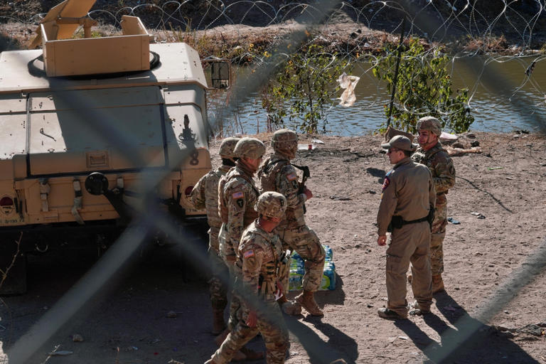 Texans given five days to accept border wall plans