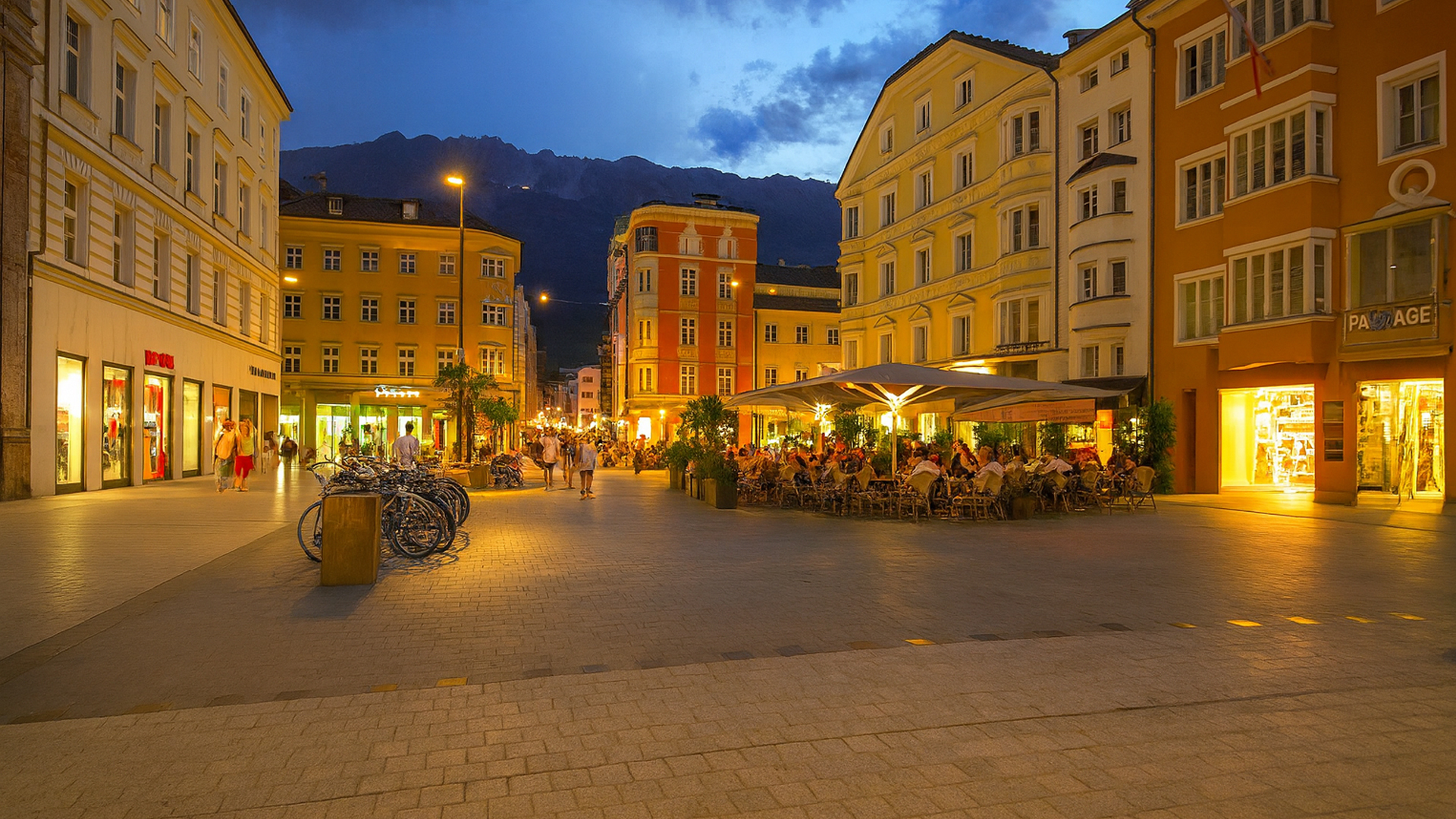 Innsbruck at Dusk – Relaxing City Walk (4K)