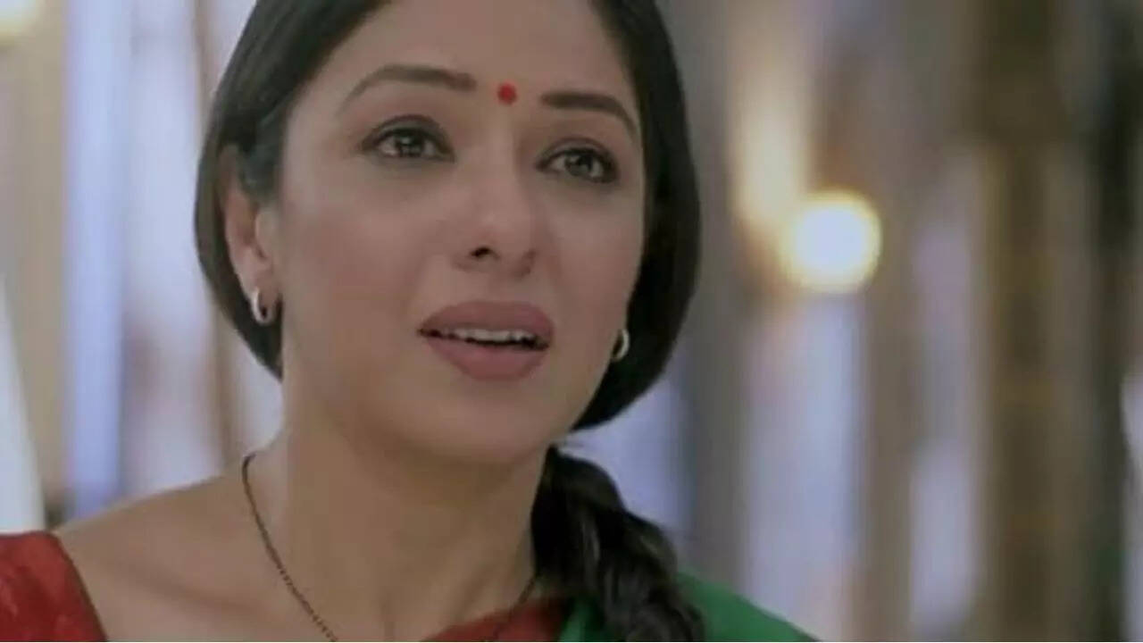 Anupamaa: Anupama gets a shocker as Prakash makes a powerful entry