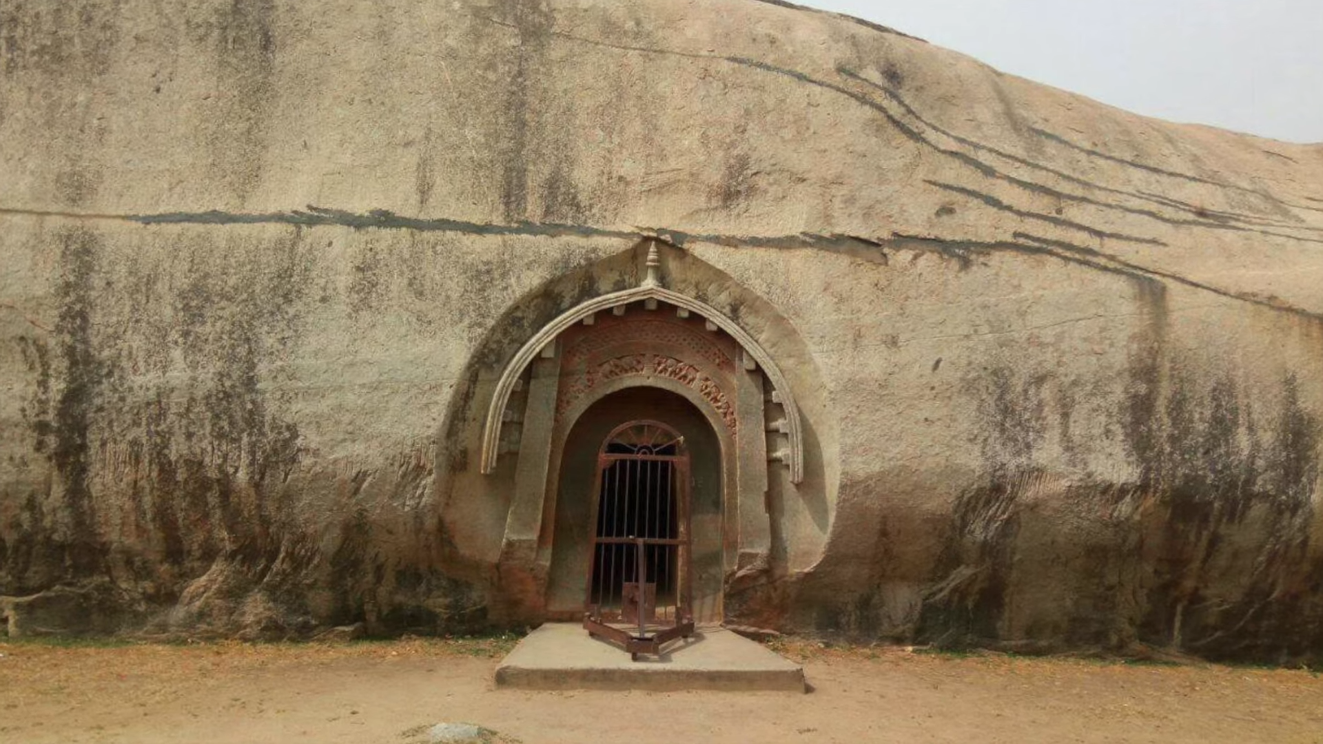 2,000-Year-Old Granite Caves That Defy Modern Tools