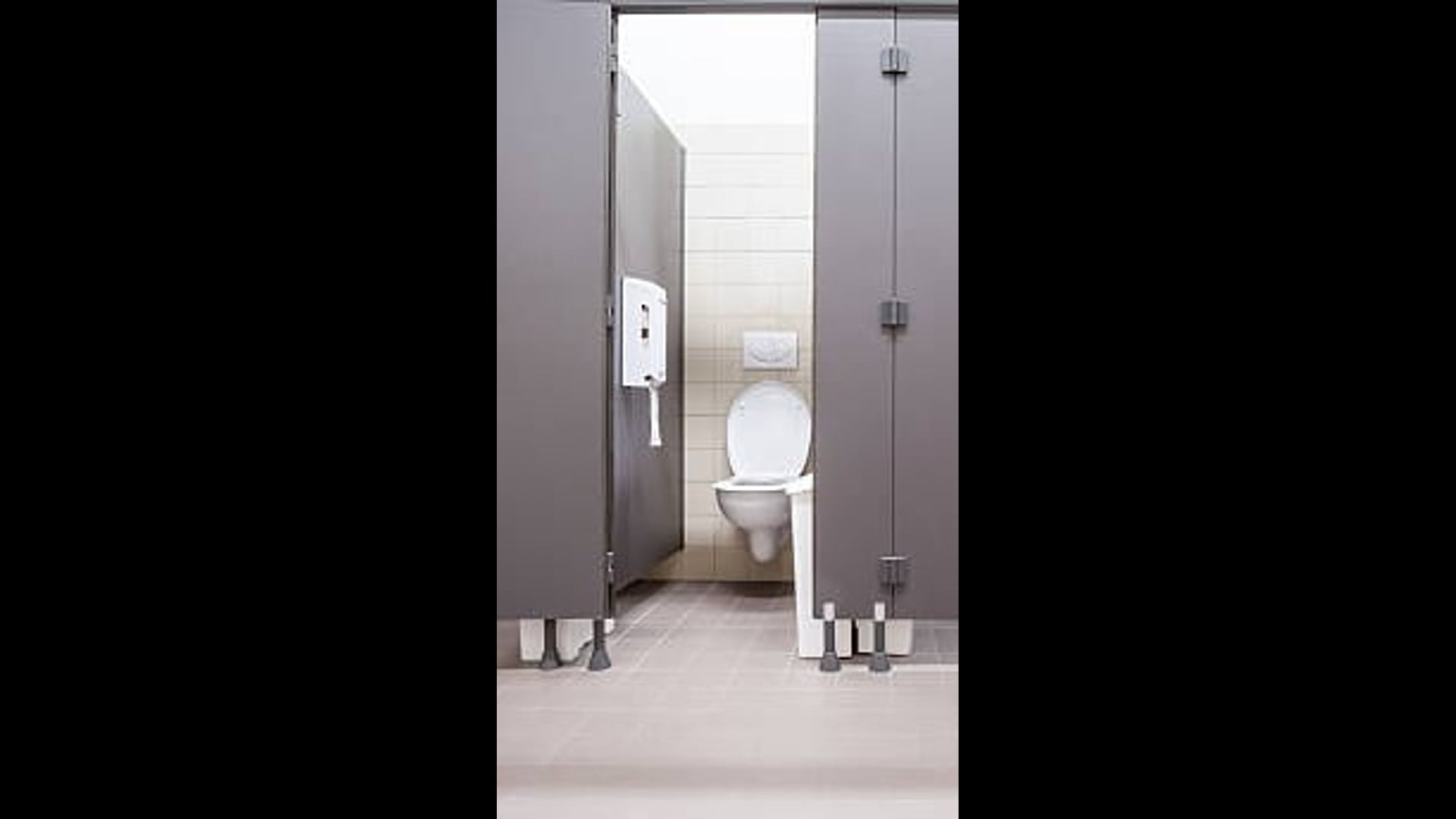 ¿Es Seguro Sentarse En Los Asientos De Los Baños Públicos?.