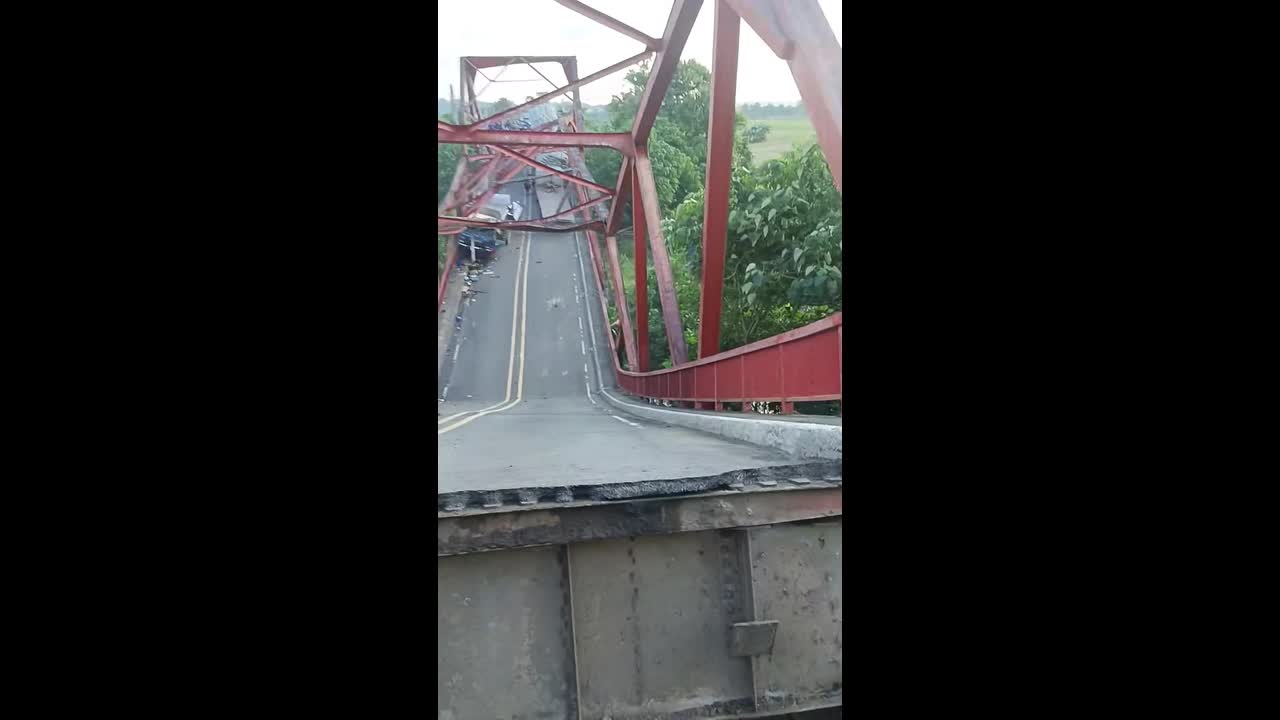 "Overloaded trucks" cause Piggatan Bridge collapse in Alcala, Cagayan