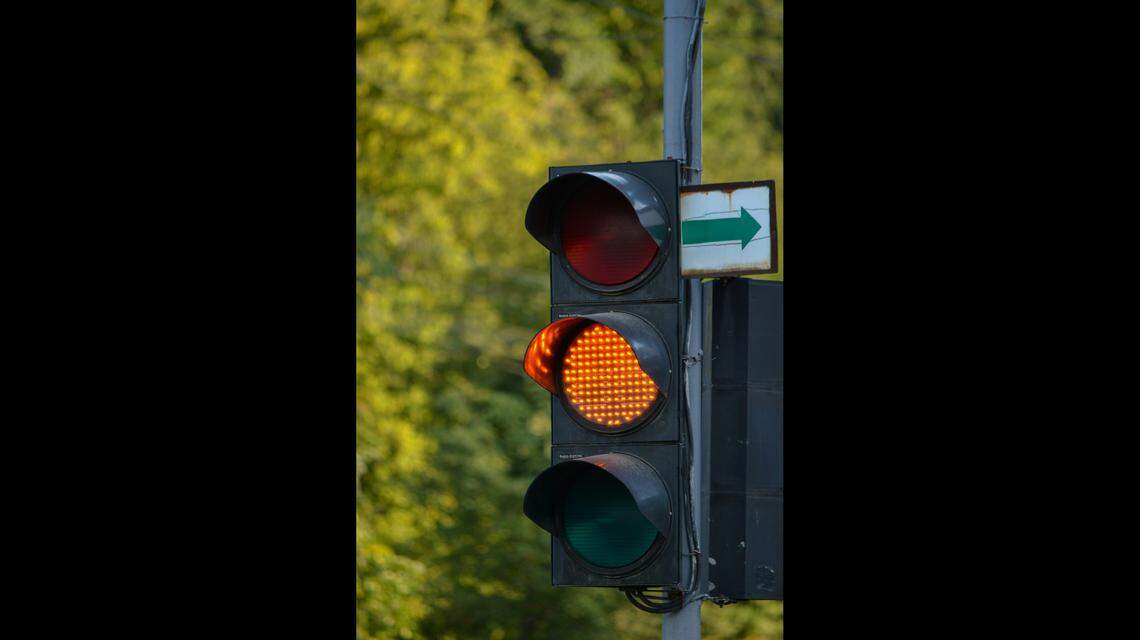 Is it OK in MS to drive through yellow traffic lights? Here's what the ...