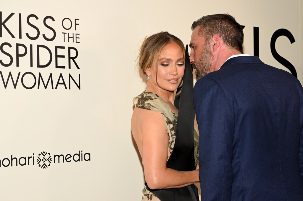 Jennifer Lopez and Ben Affleck have surprise reunion at ‘Kiss of the ...