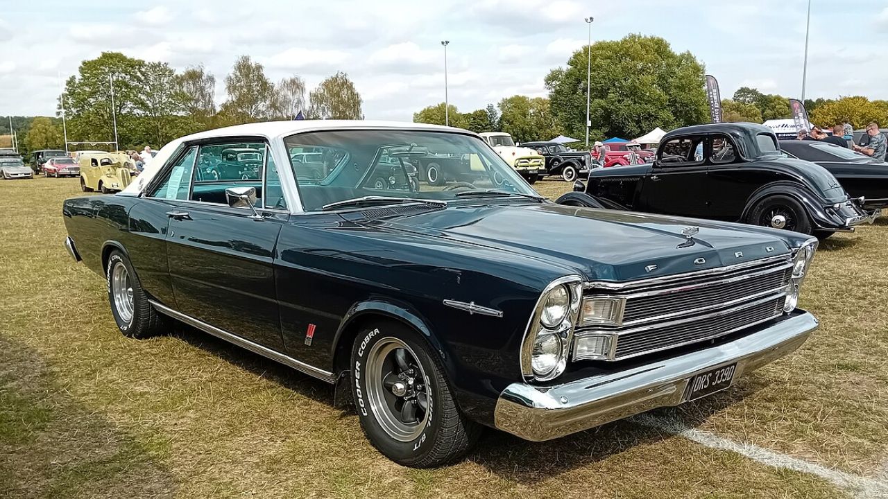 Which cars had the largest factory big block engine