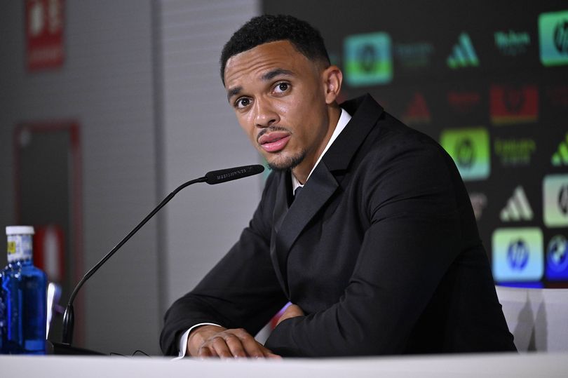 Virgil van Dijk disagrees with Gary Lineker as Trent Alexander-Arnold ...