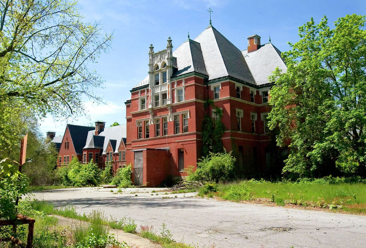Firefighters battle blaze at vacant Norwich State Hospital Tuesday ...