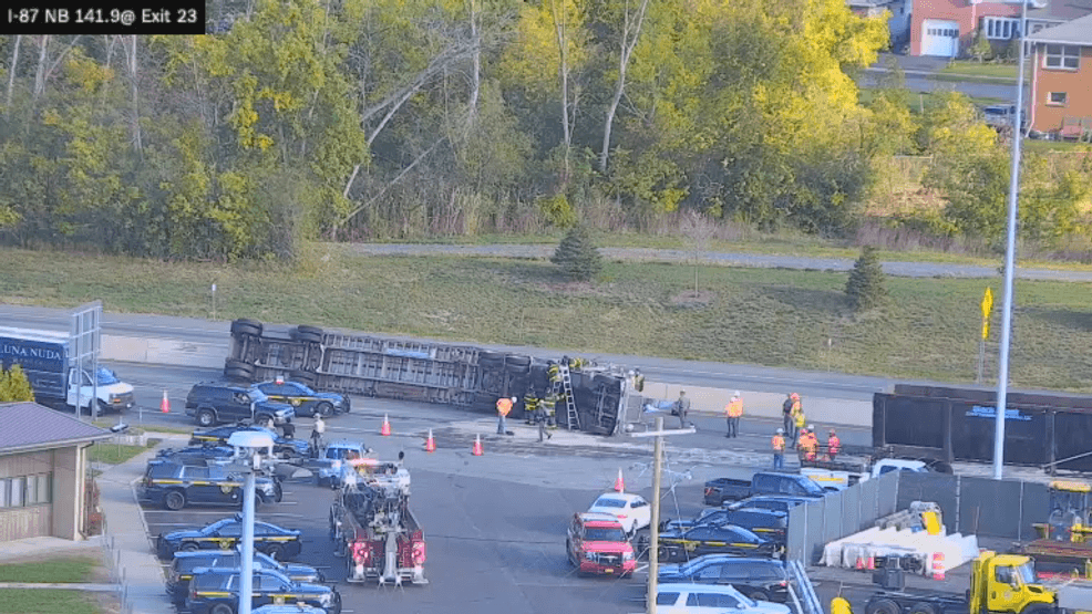 Tractor Trailer rollover snarls morning traffic near Exit 23