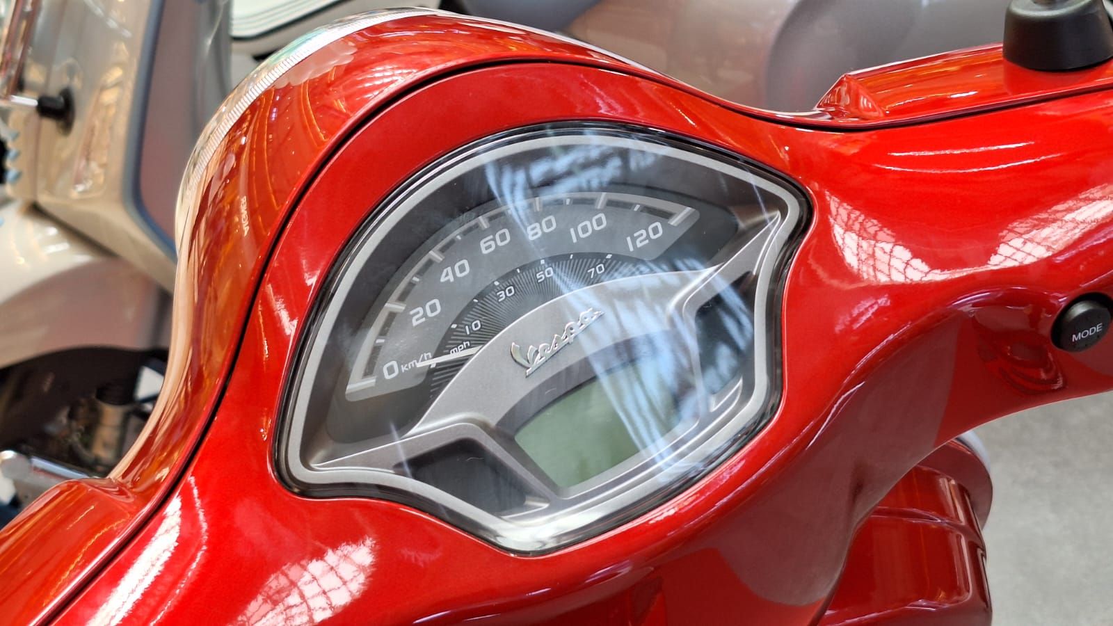 Harganya Paling Murah, Ini 3 Perbedaaan Vespa LX 125 dengan Vespa LX 150
