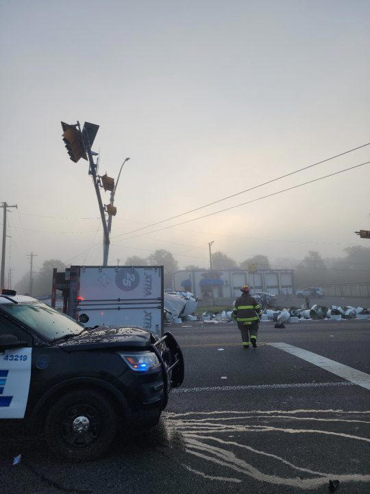 TRAFFIC ALERT: 18-wheeler accident closes Highway 59 at Poplar Street ...