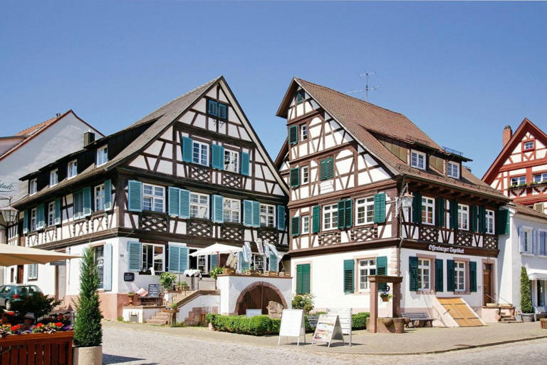 Building collapse in central Madrid kills 2 workers, 2 more missing in ...