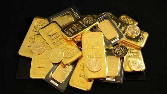 Gold price crosses $4,000 for the first time in history, experts issue ...