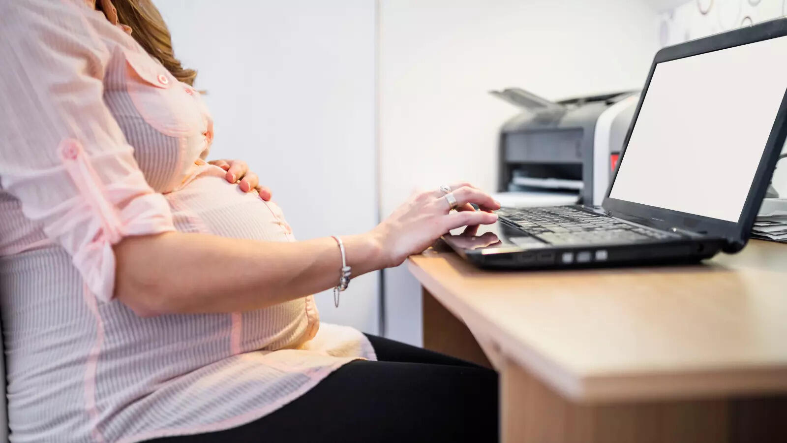 The Ideal Way to Decide When to Step Away from Work Before Delivery