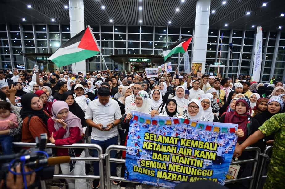 Plane carrying GSF volunteers safely lands at KLIA