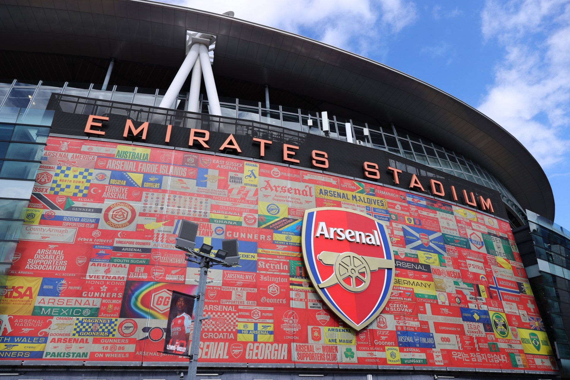 Arsenal face Wembley move with Emirates expansion