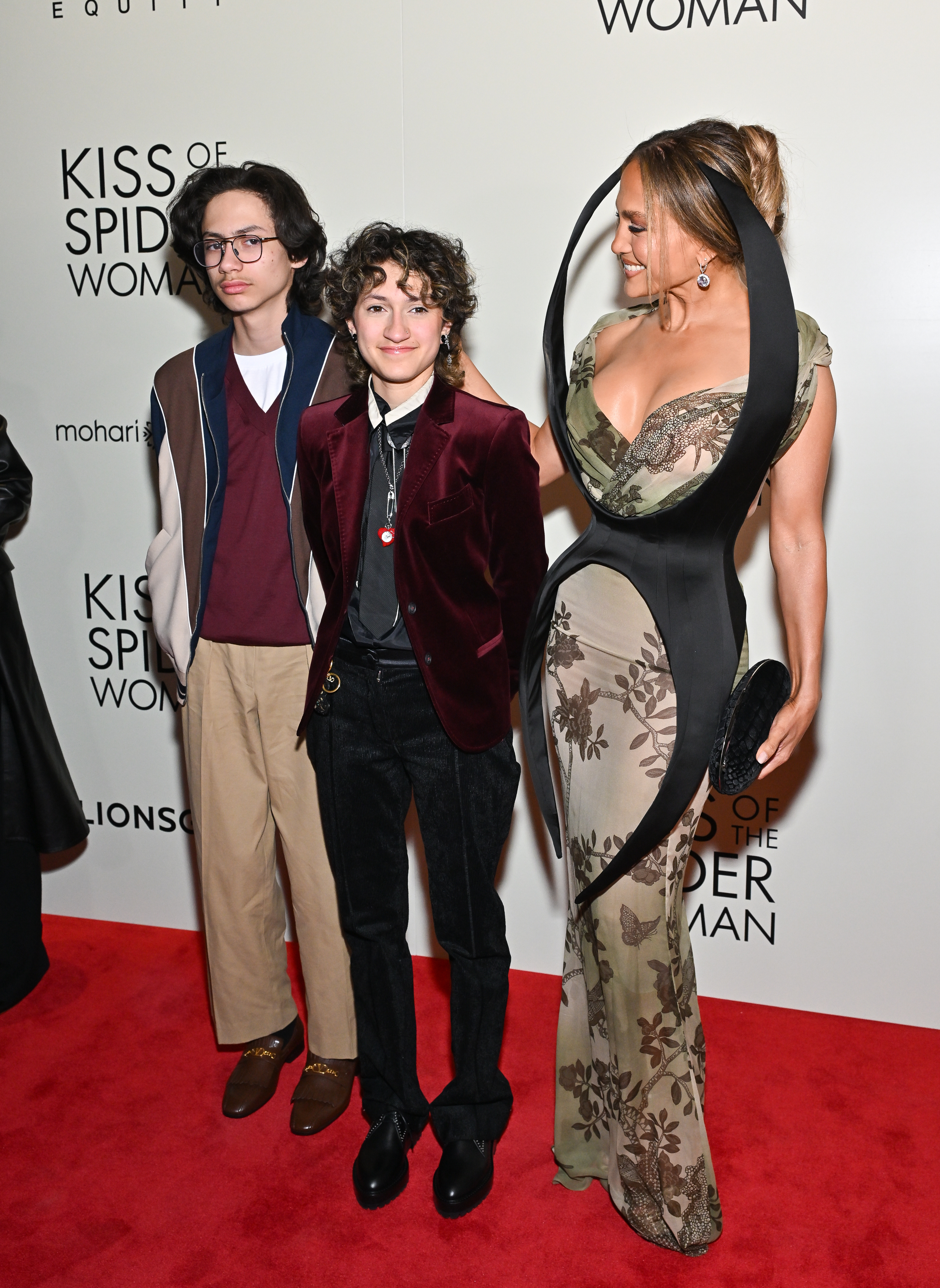 Jennifer Lopez’s twins, Emme and Max, 17, make rare red carpet appearance for ‘Kiss of the ...