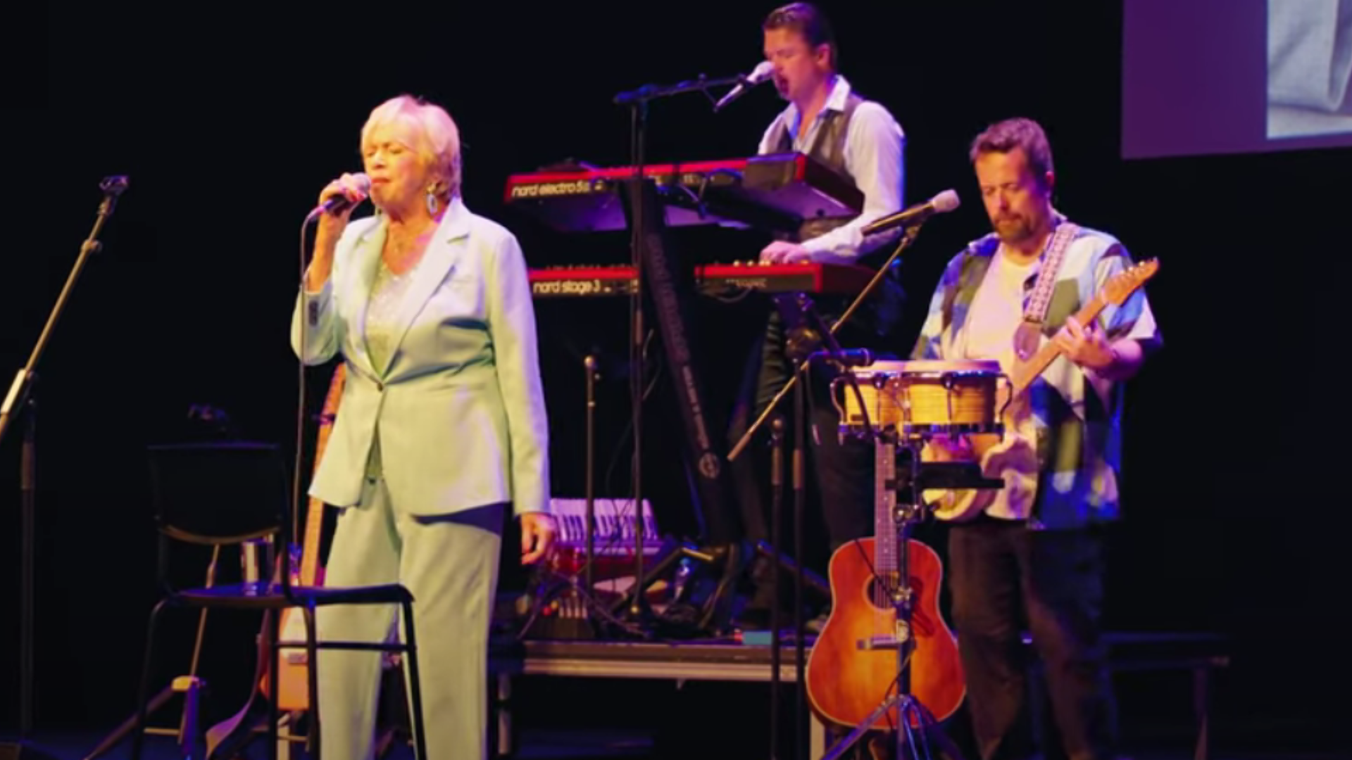 Ze rockt weer: Ria Valk terug op het podium na een moeilijke periode