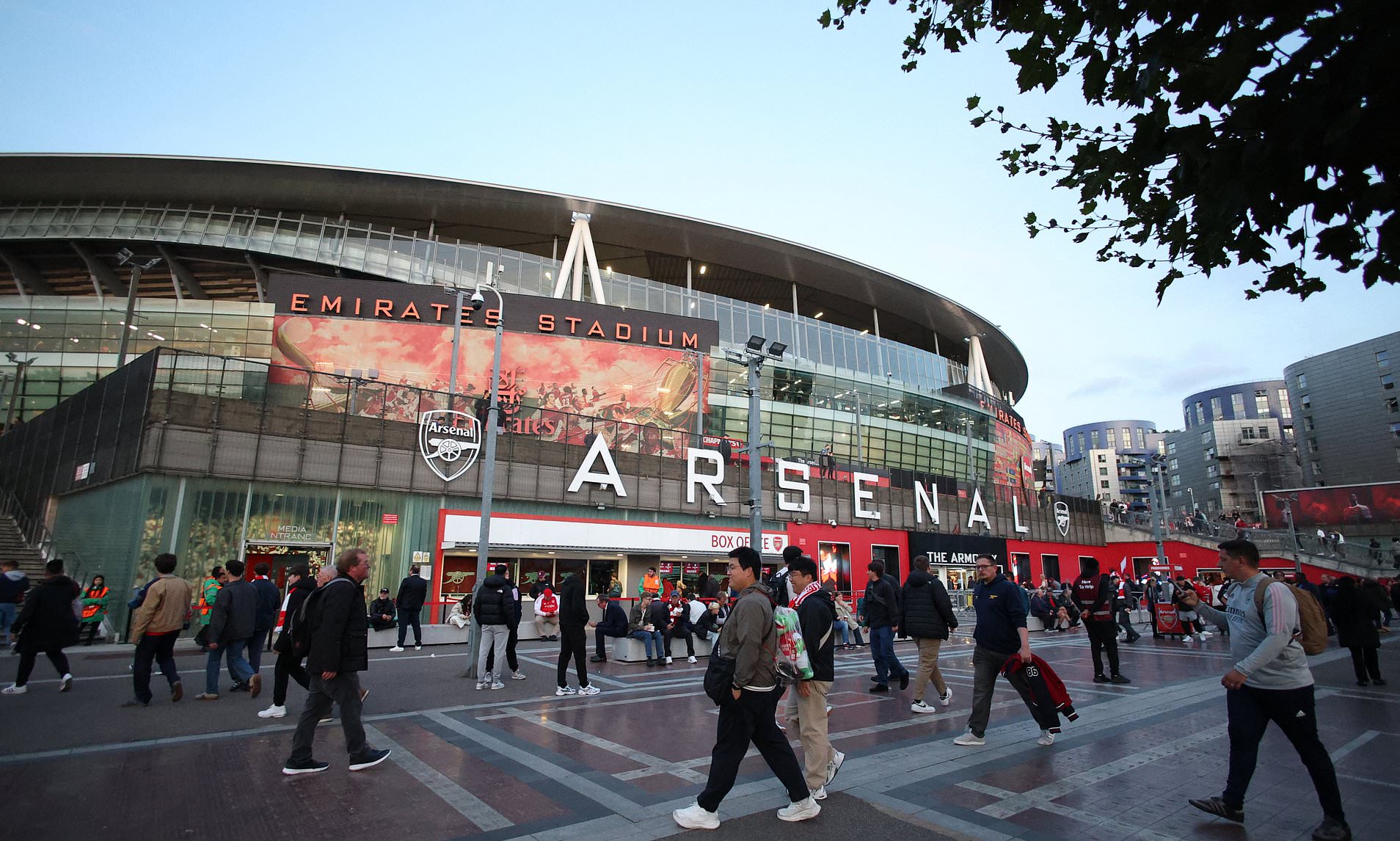 Arsenal plot 'Real Madrid-style' expansion to make the Emirates London ...