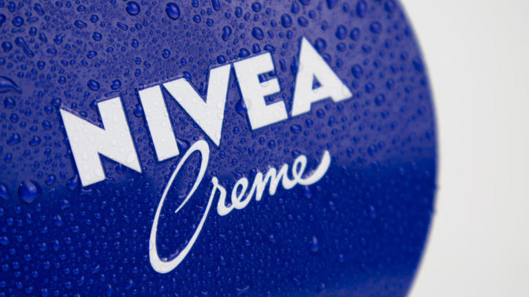 Nivea : cet ingrédient de la cuisine à mélanger au mythique pot bleu ...