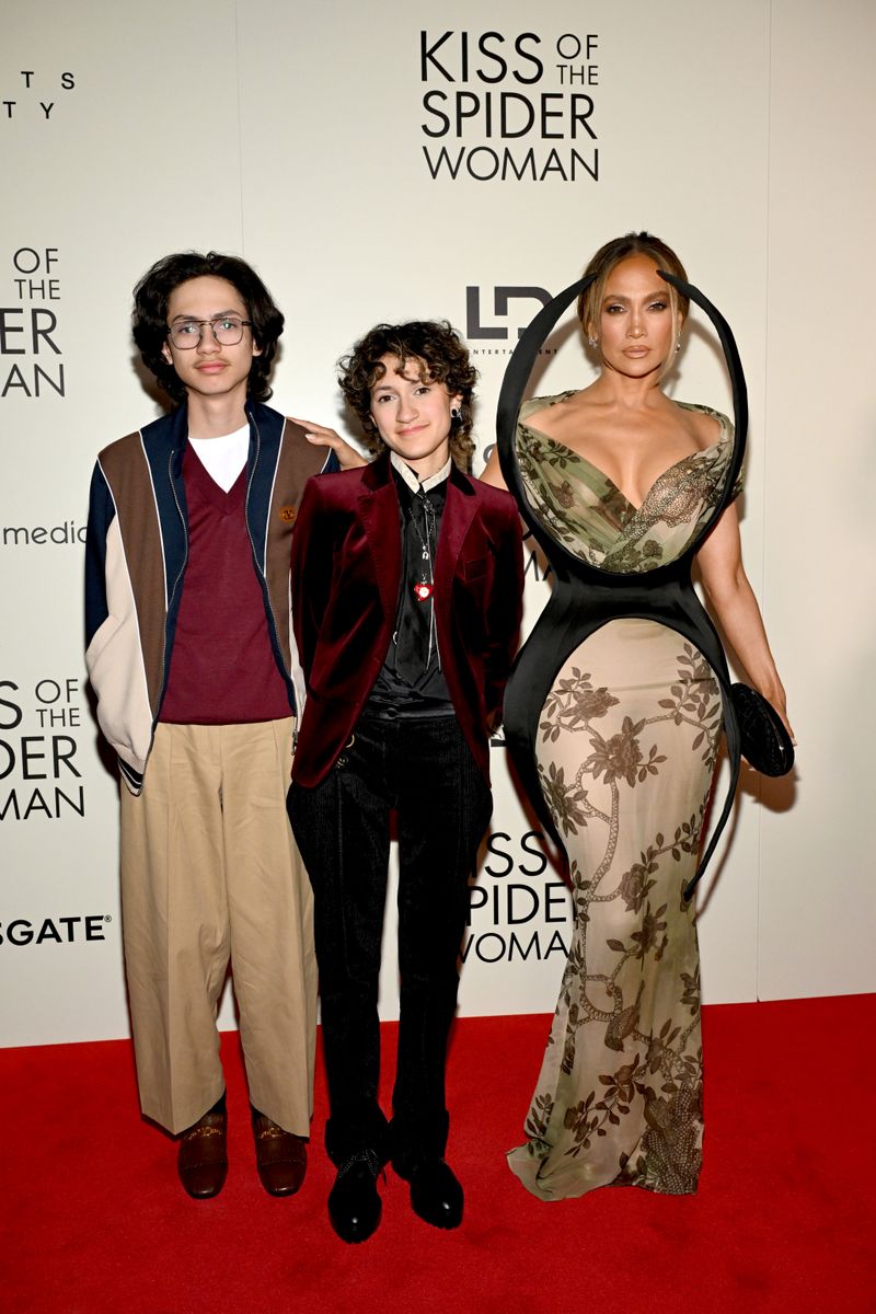 Jennifer Lopez and Marc Anthony’s kids proudly pose next to their mom ...