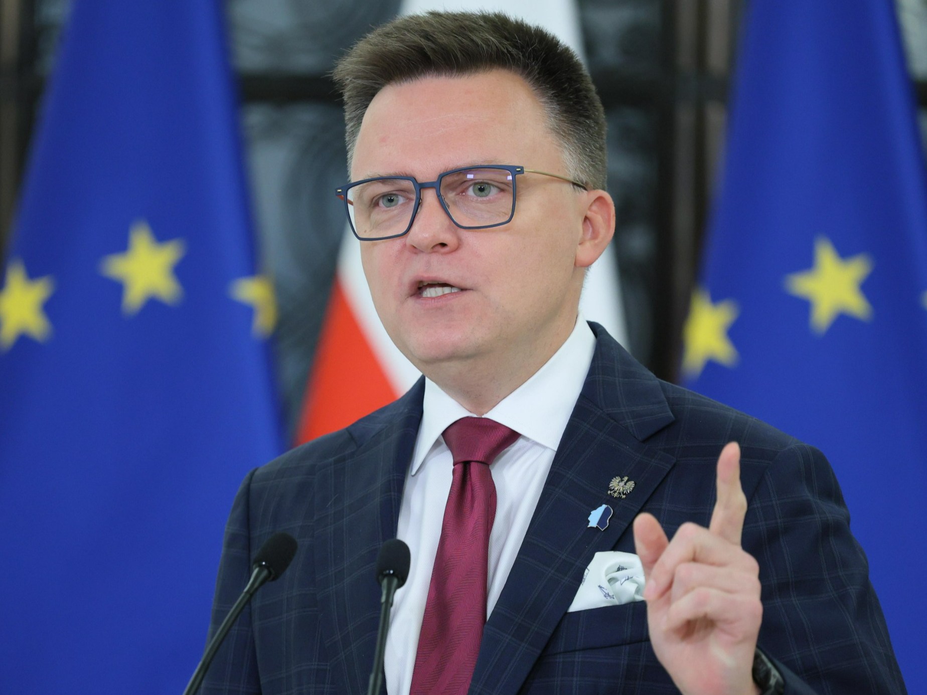 To, co robi, to patologia. Hołownia mocno o Kapeli