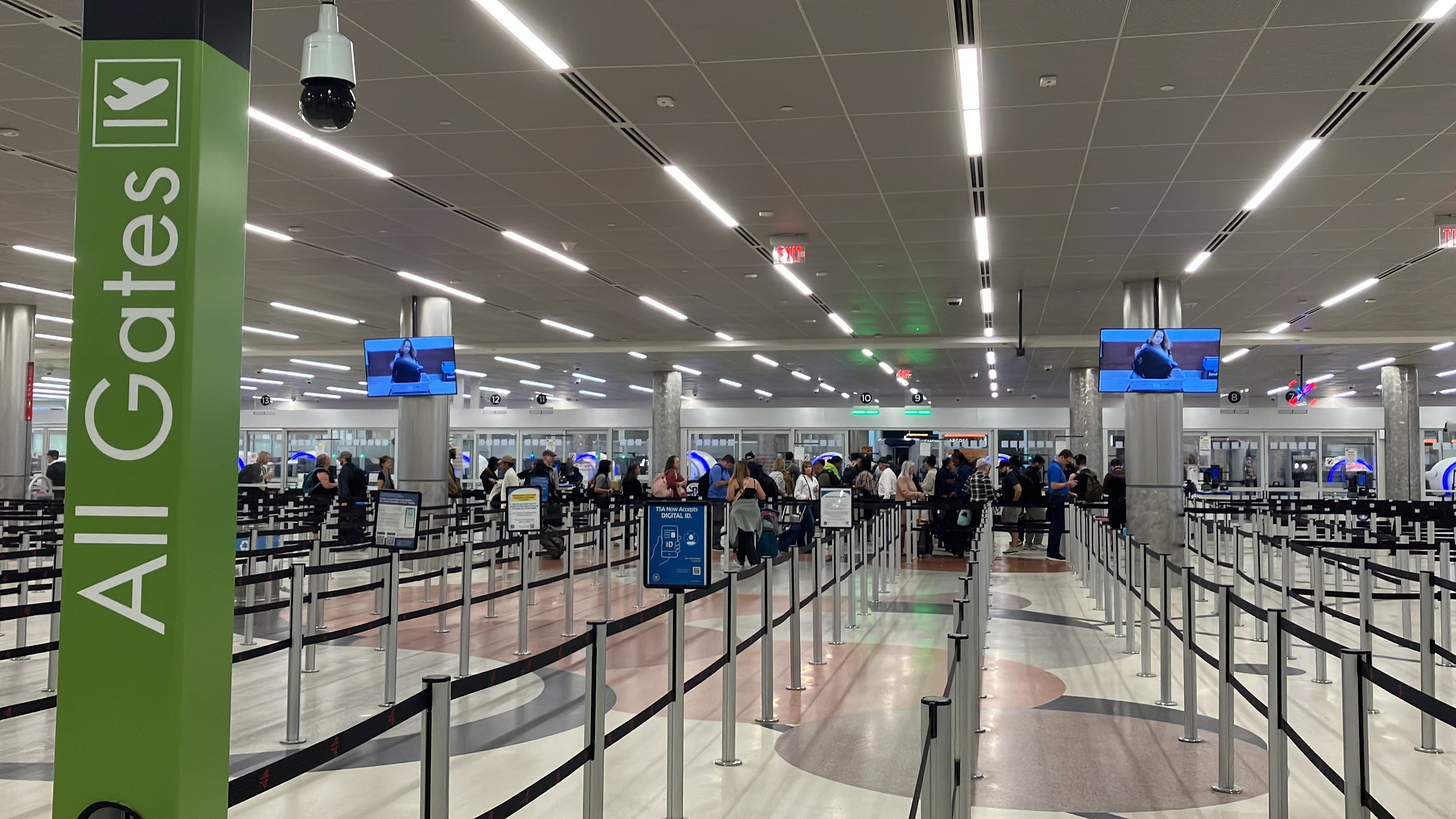 Man arrested after allegedly trying to break through TSA checkpoint at ...
