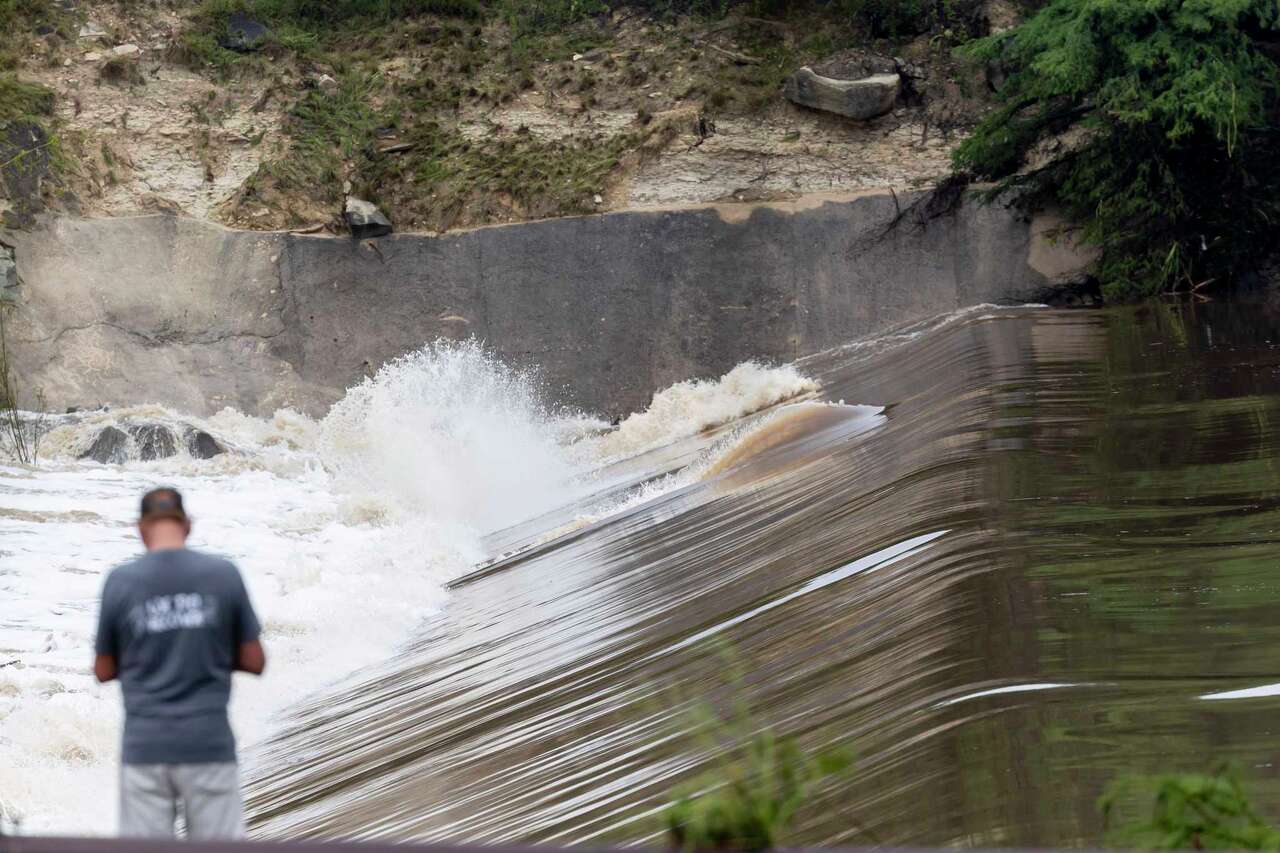Crews to focus on Kerr County lake as search for flood victims continues