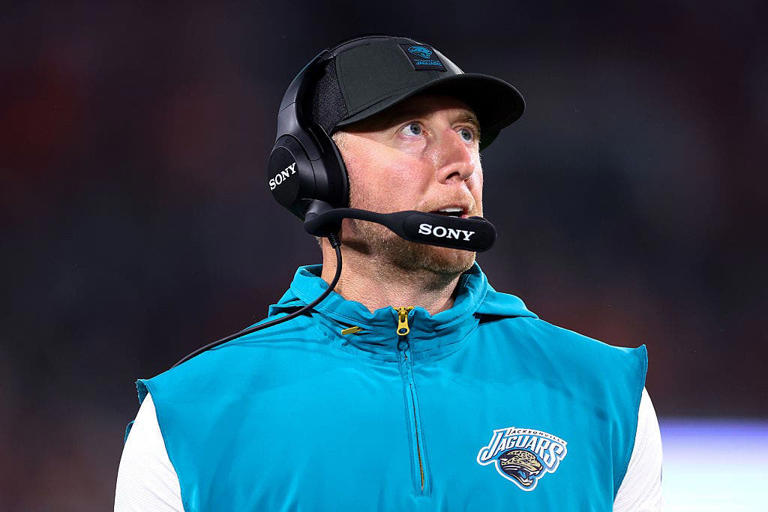 Jaguars head coach Liam Coen gives fiery postgame speech after Chiefs upset
