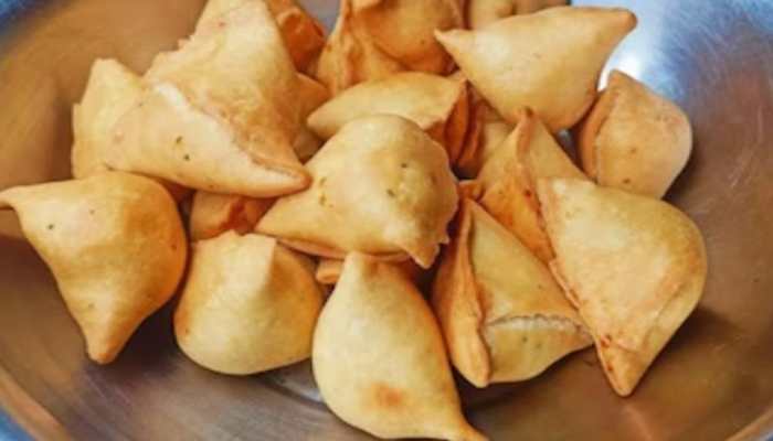 In Aligarh, Get World’s Smallest 22g Samosa – Take One Bite, Enjoy ...