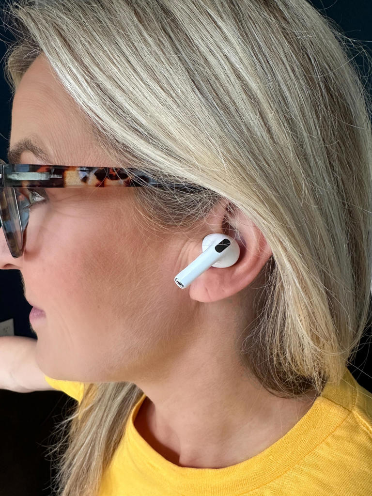 Is it legal to drive with headphones in Georgia? What about earbuds?