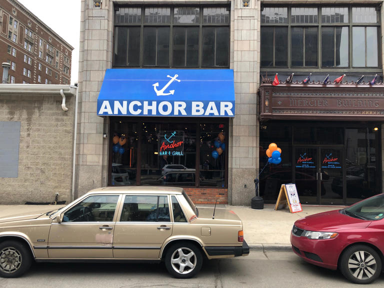 10 best dive bars in metro Detroit, loved by locals for stiff drinks ...