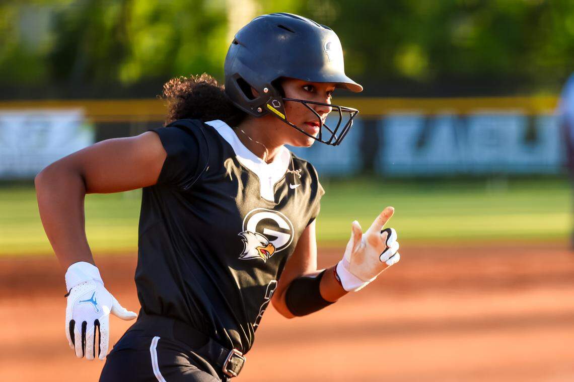 South Carolina softball lands the nation's top Class of 2027 prospect