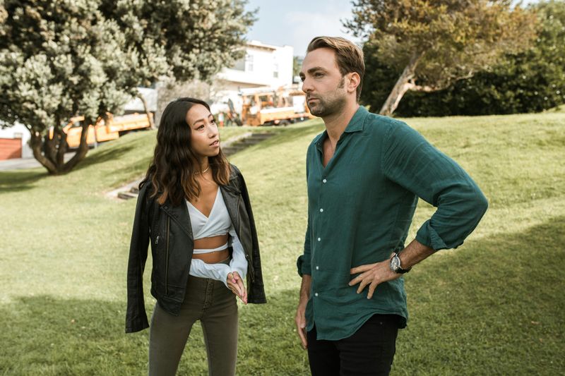 10 Signs Of Emotional Manipulation In A Relationship