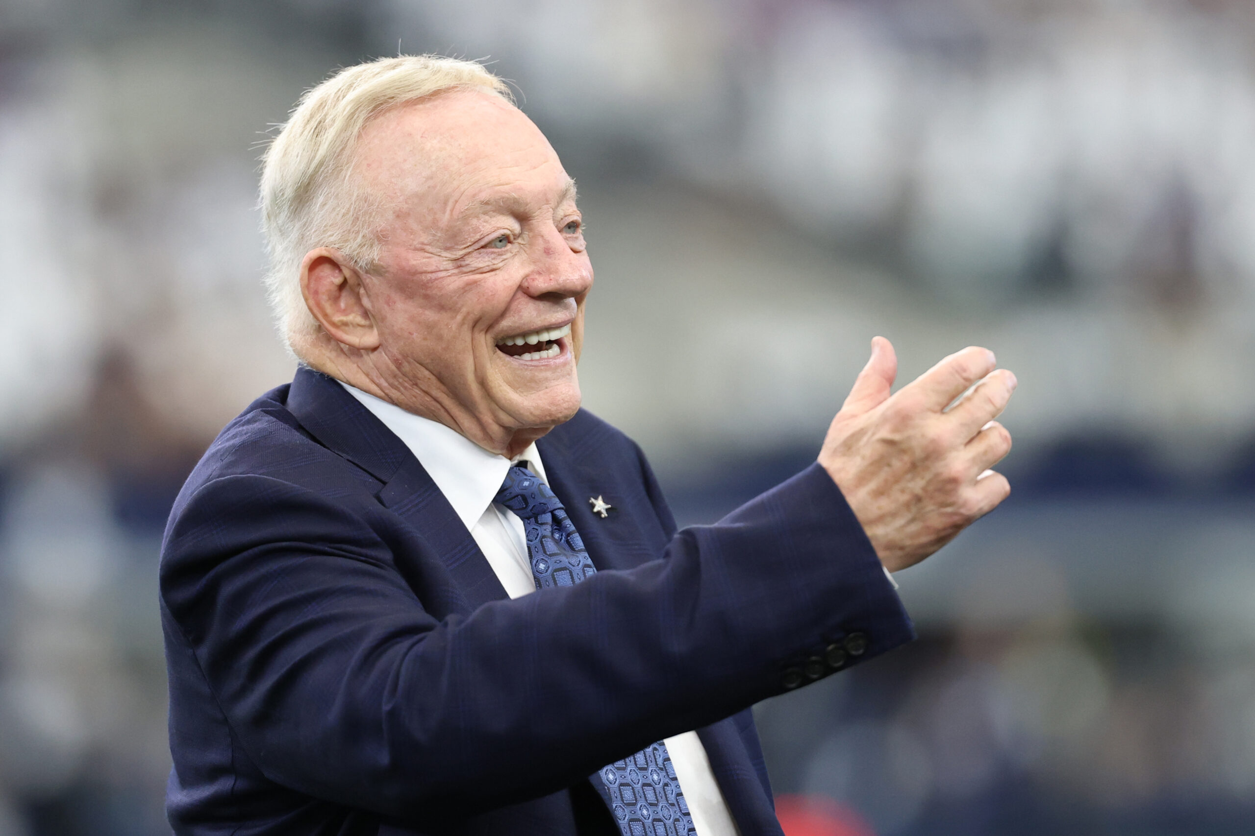 Cowboys’ Jerry Jones gets massive fine for flashing middle finger at ...