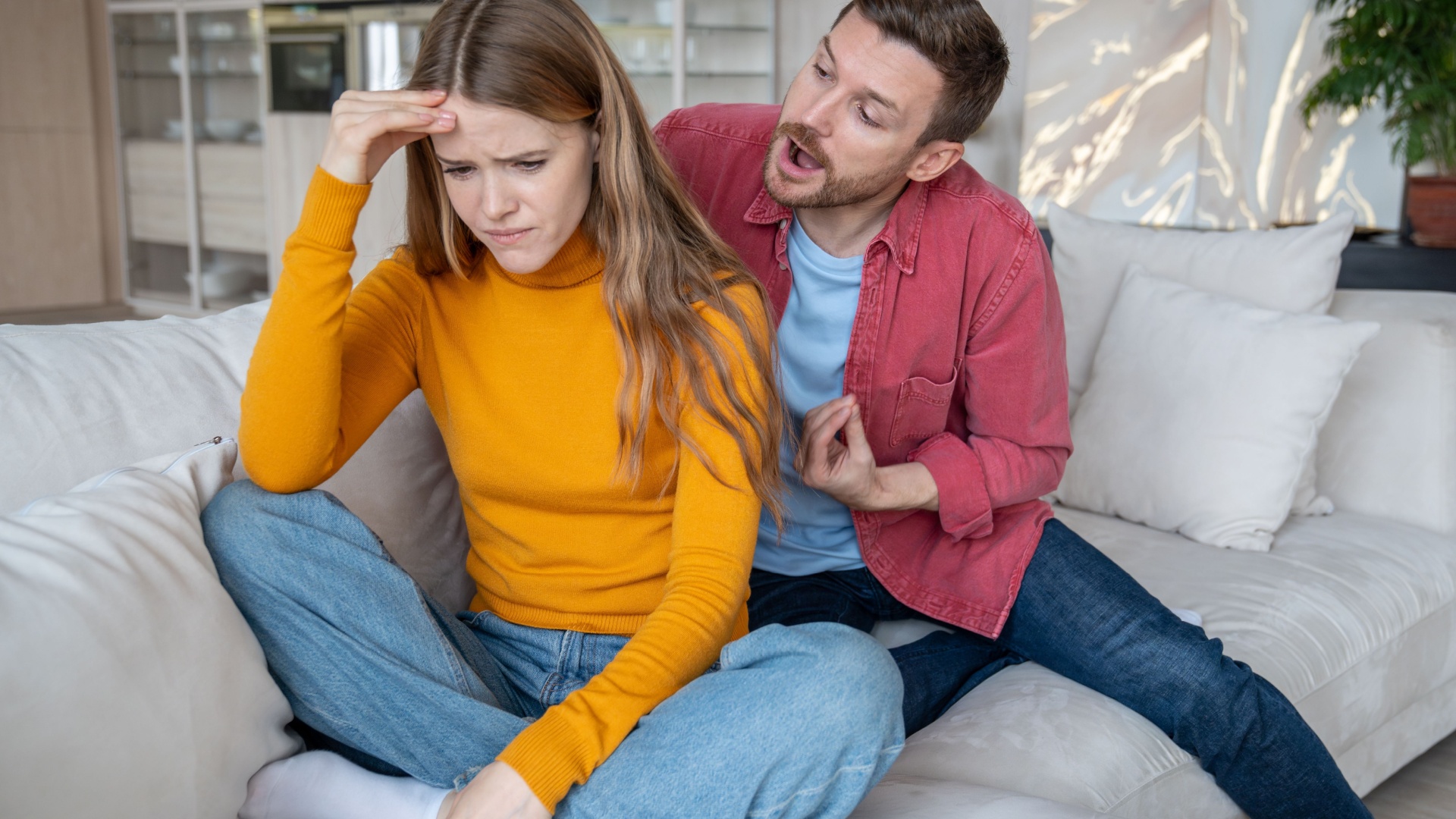 10 Signs Of Emotional Manipulation In A Relationship