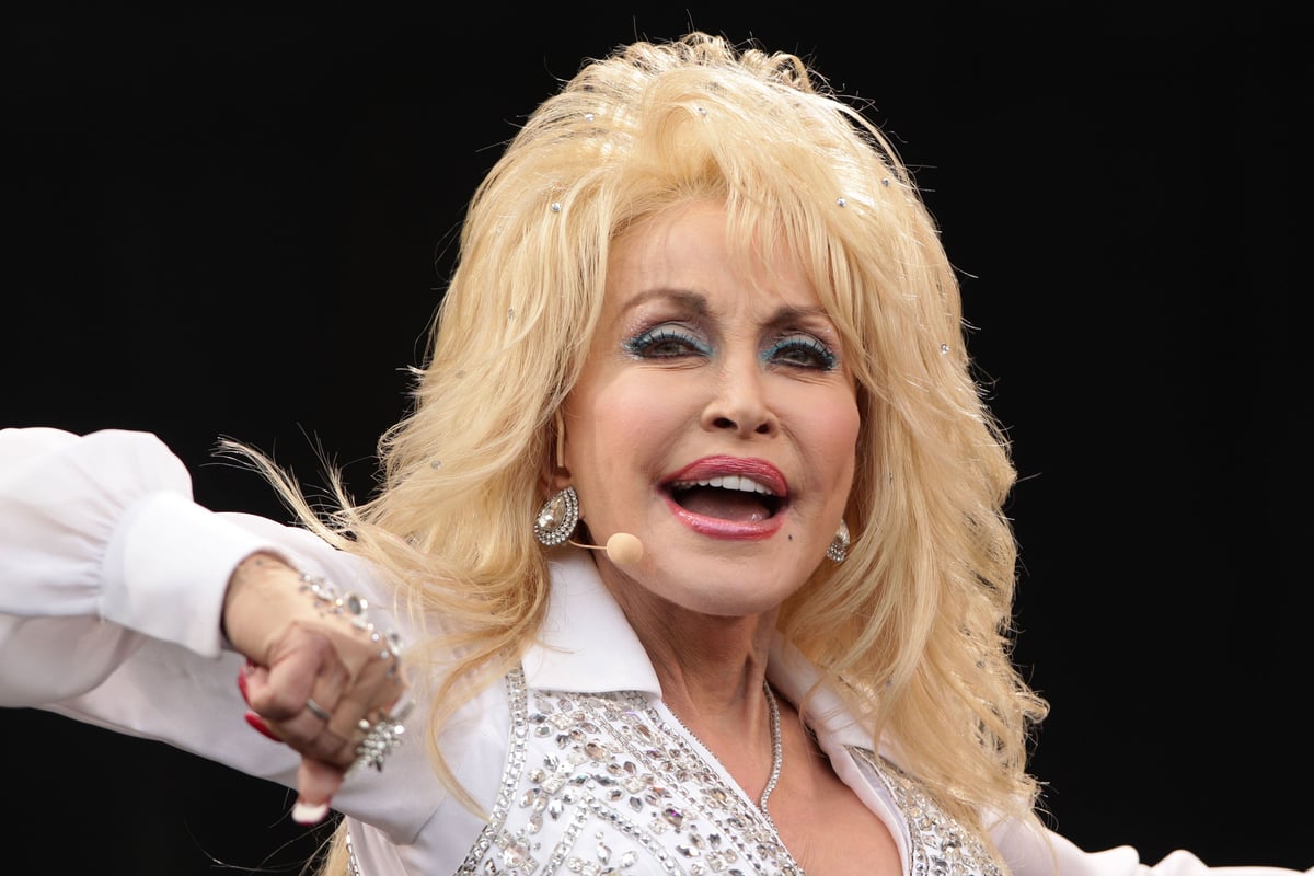 Dolly Parton’s sister ‘up all night praying’ as singer battles health ...