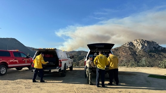 Temecula Sandia Fire: Blaze near Murrieta sparks evacuation warnings ...