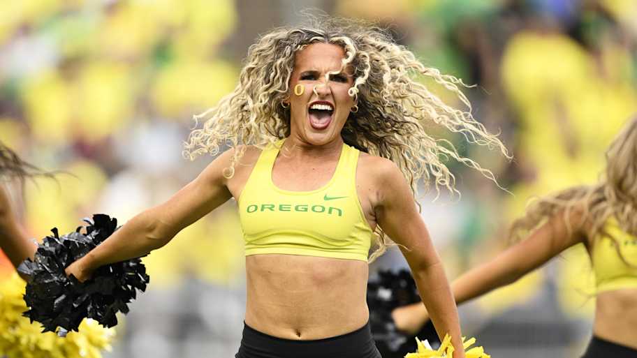 Oregon Ducks Fans Color To Wear vs. Indiana In Autzen Stadium