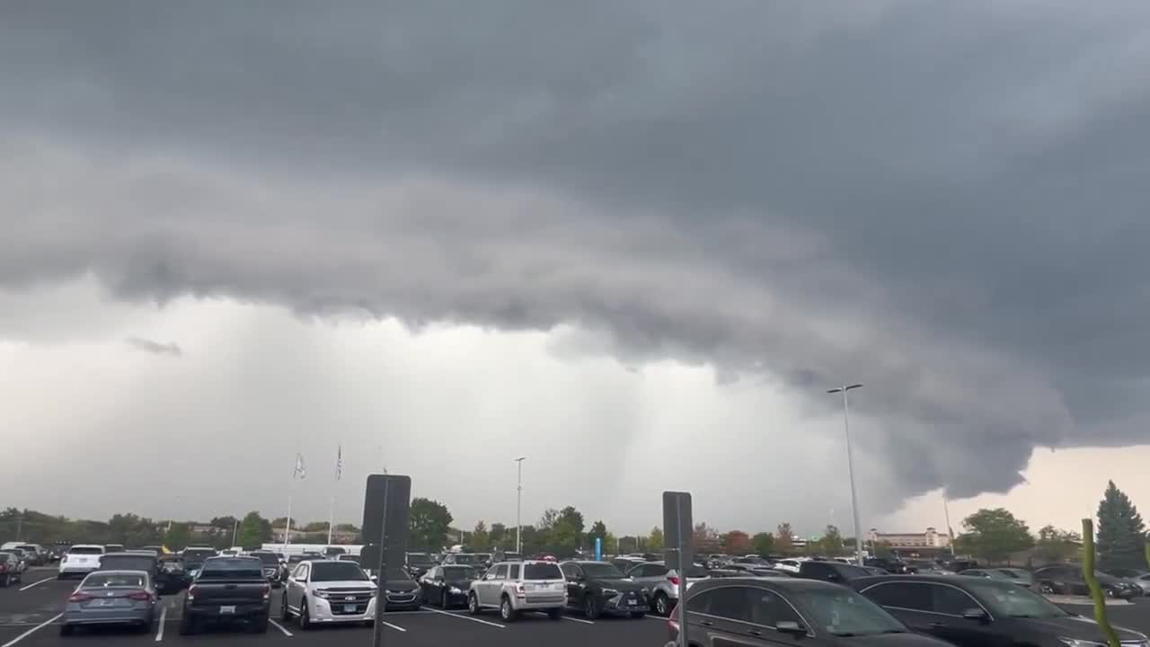Massive Shelf Cloud Rolls Over Chicago Suburbs