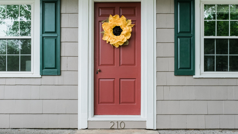 The Unique Door Design That Makes Your Small Entryway Feel Bigger ...