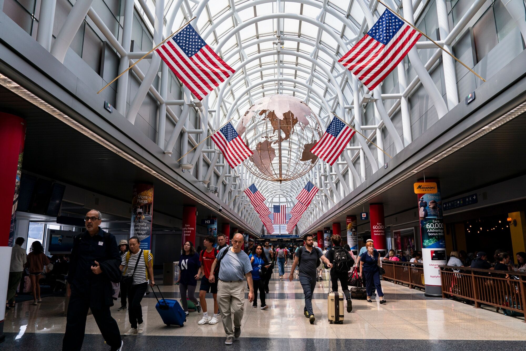 Flight Delays Pile Up Across US as Shutdown Persists