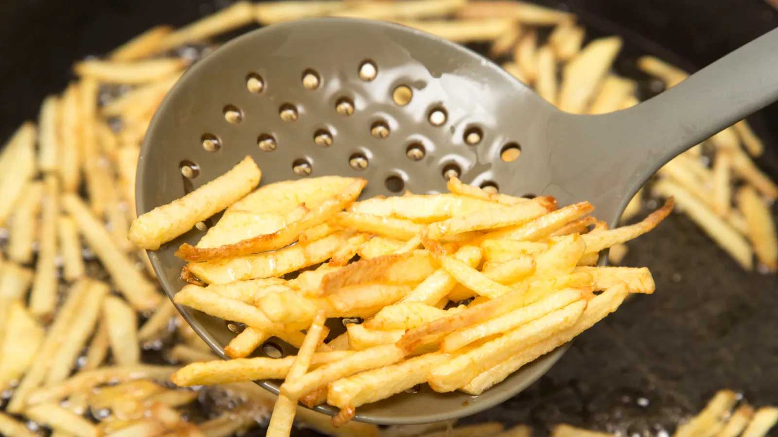 Why French fries always taste better at restaurants (science explains)
