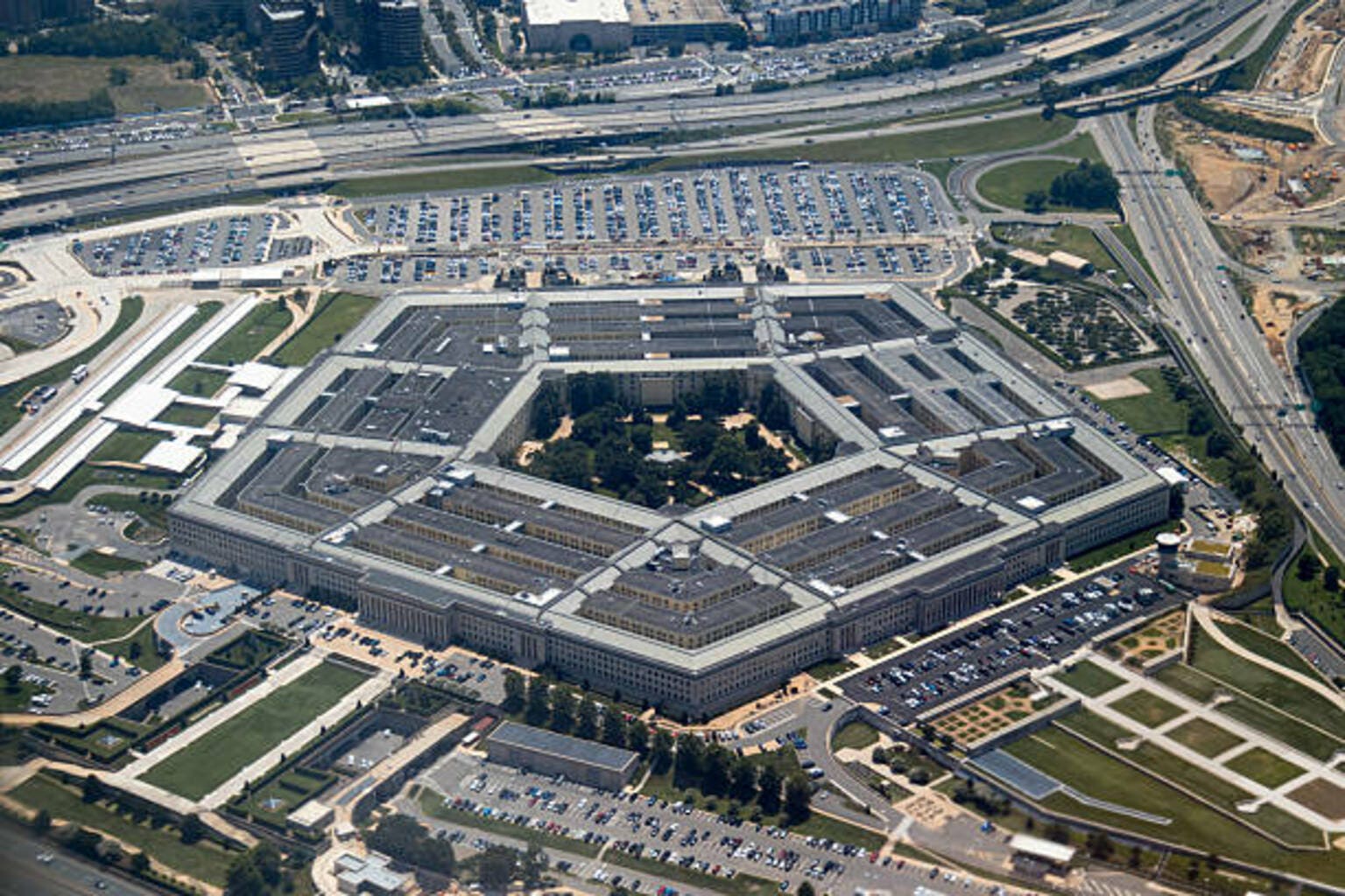Top news outlets refuse to sign Pentagon's new press policy