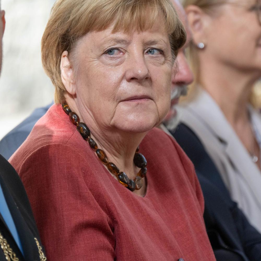 Aussagen anmaßend und selbstgerecht: Altkanzlerin Merkel zeigt einen ...